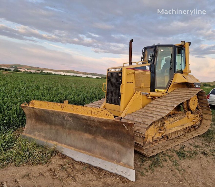 Caterpillar D6N LGP 6 buldožer