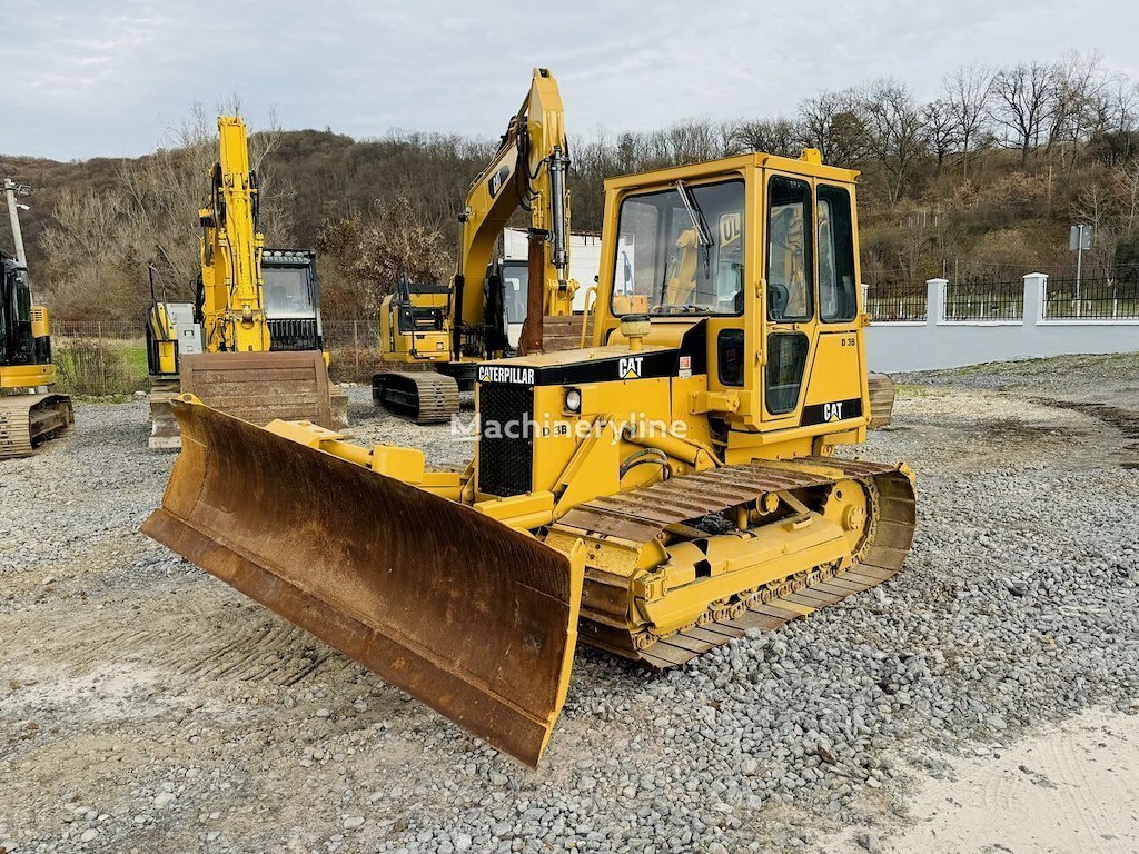 Caterpillar D3 buldožer