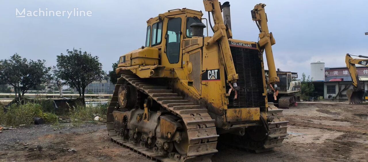 Caterpillar D9N buldožer