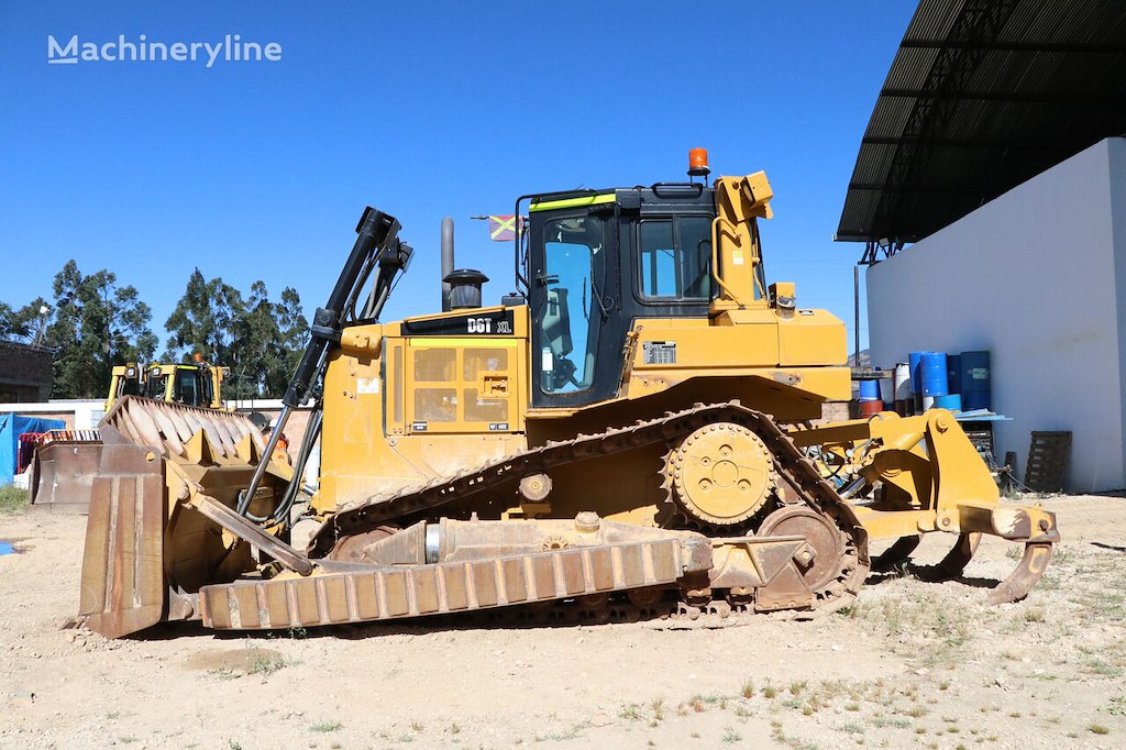 Caterpillar D6T XL buldožer