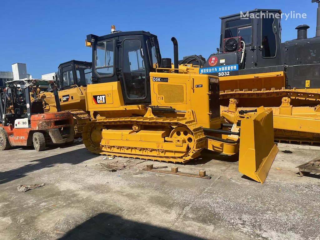 Caterpillar D5K buldožer