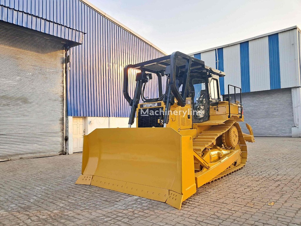 Caterpillar D6R buldožer