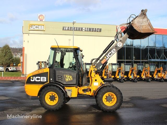 JCB 406 multifunkcionalni utovarivač