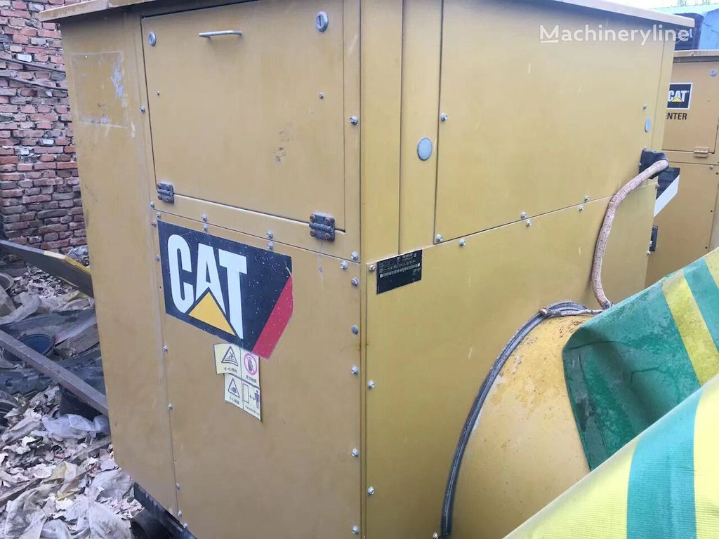 Caterpillar C32 910 KW 1137 KVA diesel generator