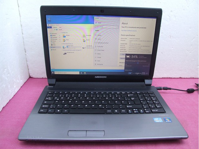 Medion Akoya i3 15.6 inc 8GB Ram 500gb HDD + GARANCIJA!