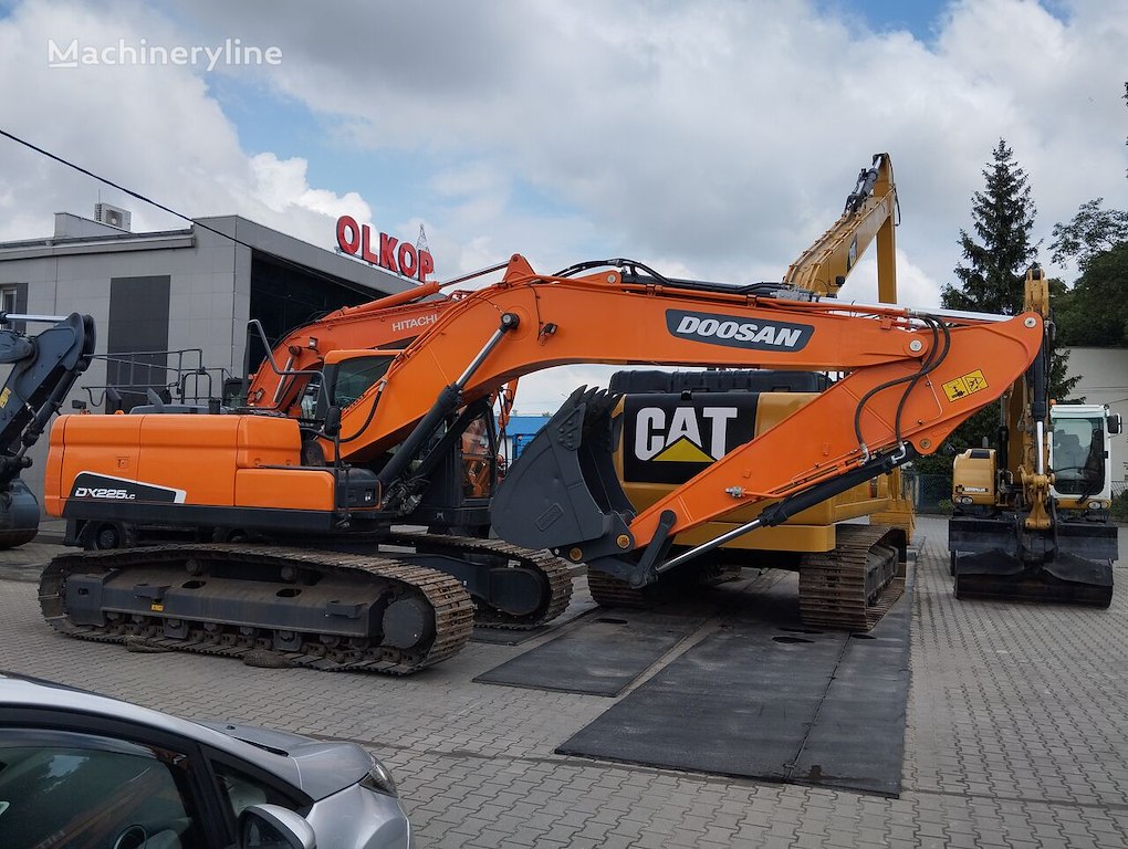 Doosan DX225 LC Wynajem/Sprzedaż bager guseničar