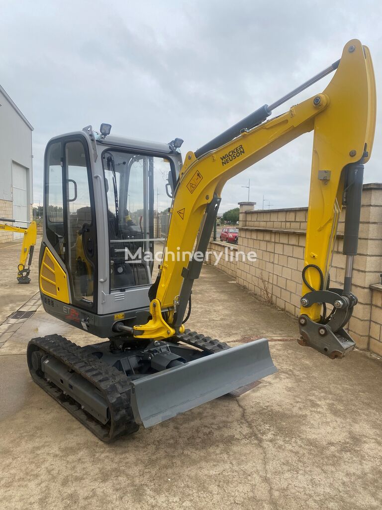 Novi Wacker Neuson ET24 mini bager