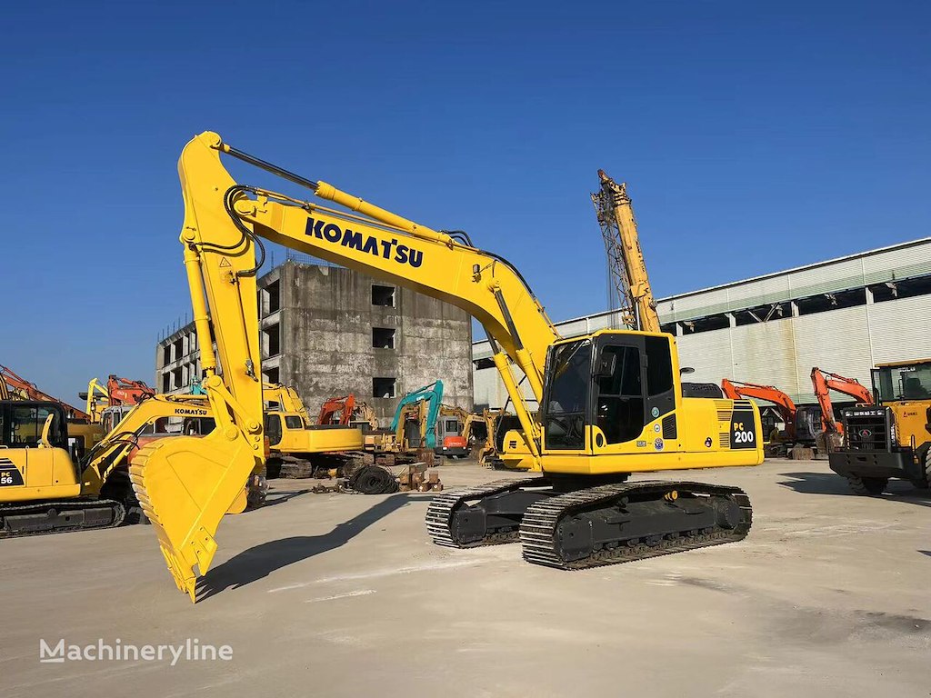 Komatsu PC200-8MO bager guseničar