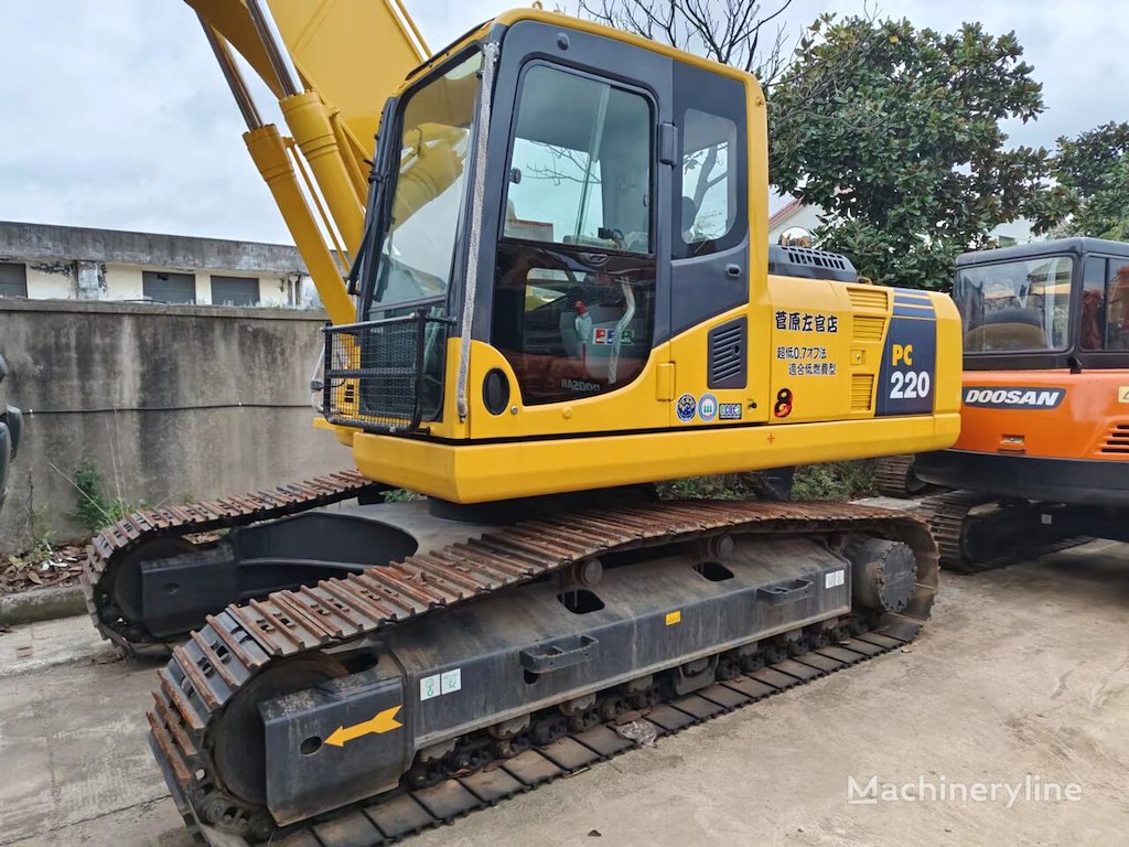 Komatsu PC220-8N1 bager guseničar