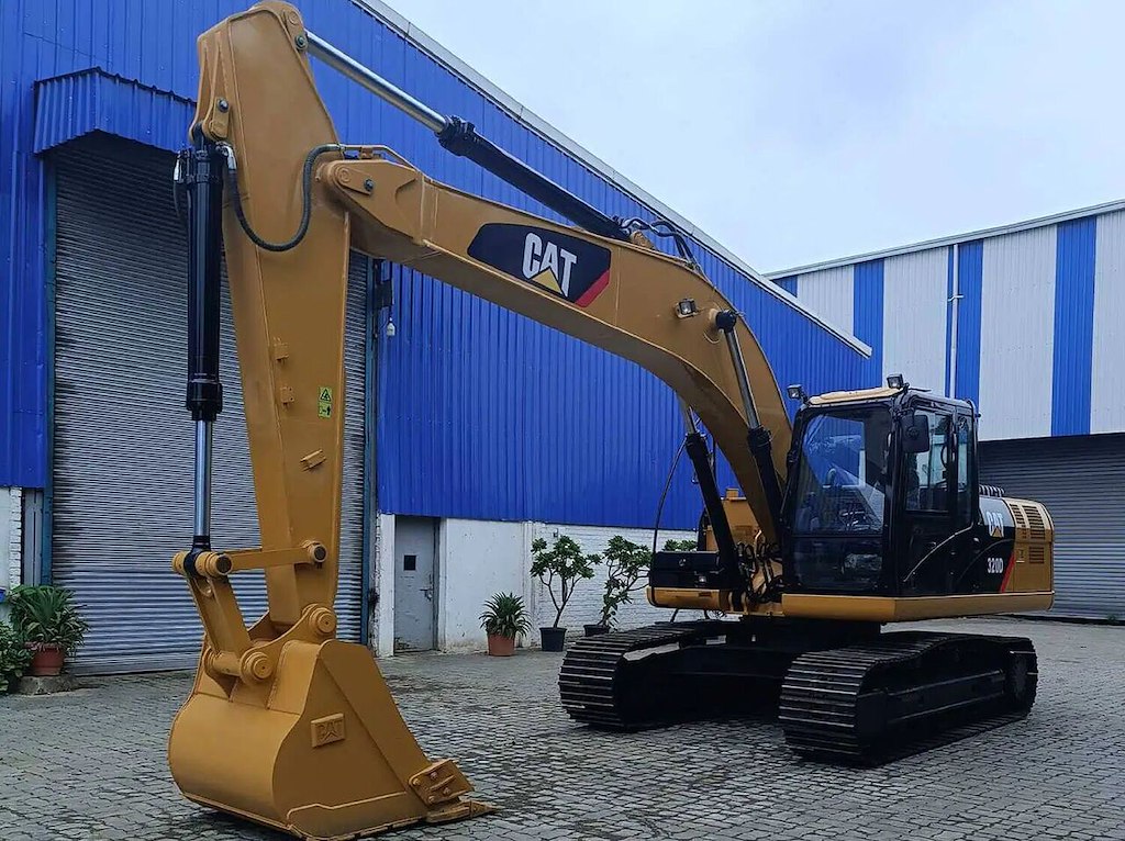 Caterpillar 320D bager guseničar