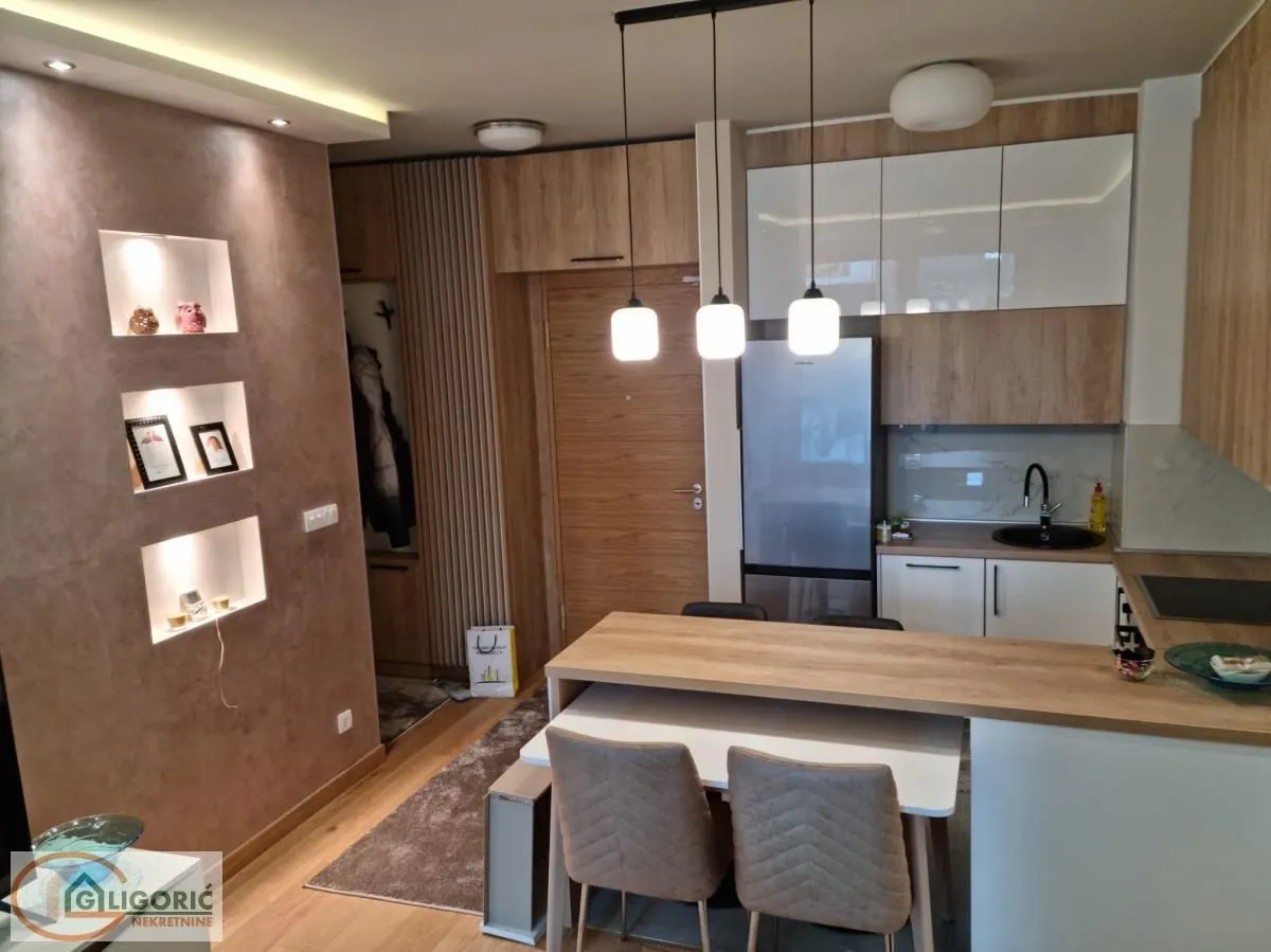 Izdavanje, trosoban stan, 62m2, Novi Beograd Blok 65, Novi Beograd, Beograd