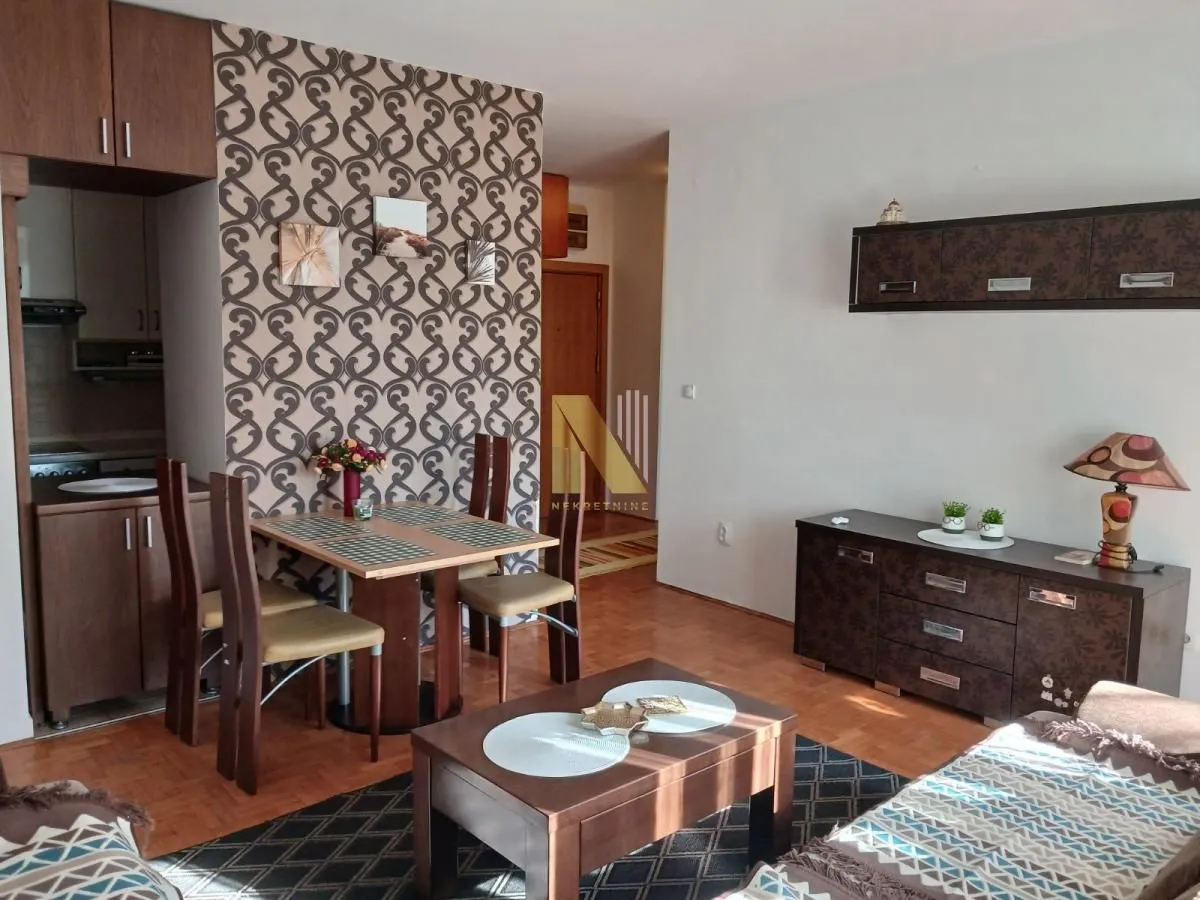 Izdavanje, dvosoban stan, 61m2, Bulevar Oslobodjenja, Novi Sad, Novi Sad