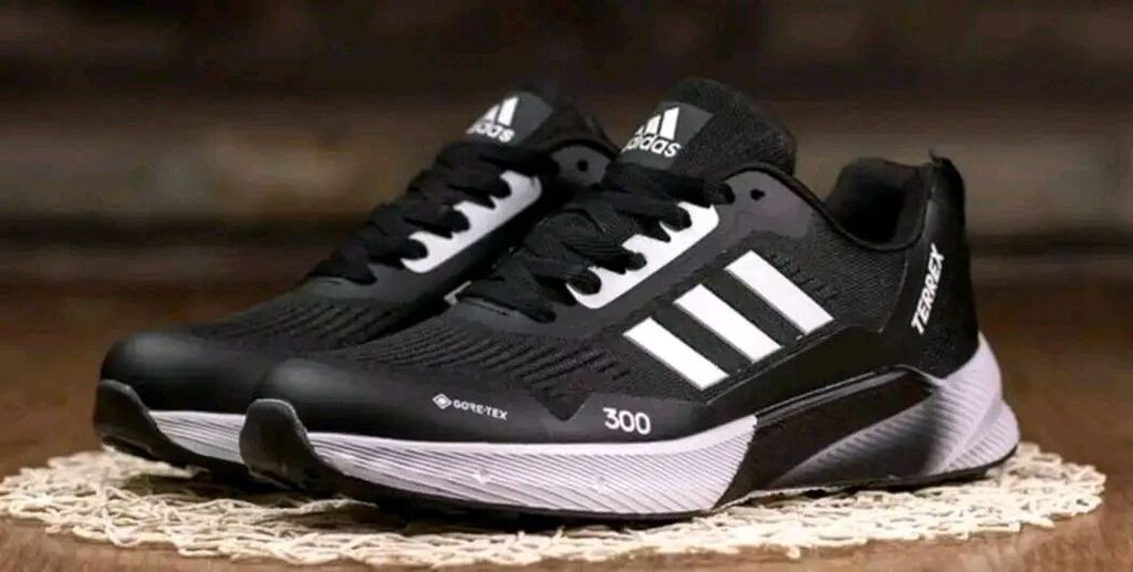 Adidas, 41, bоја - Crna