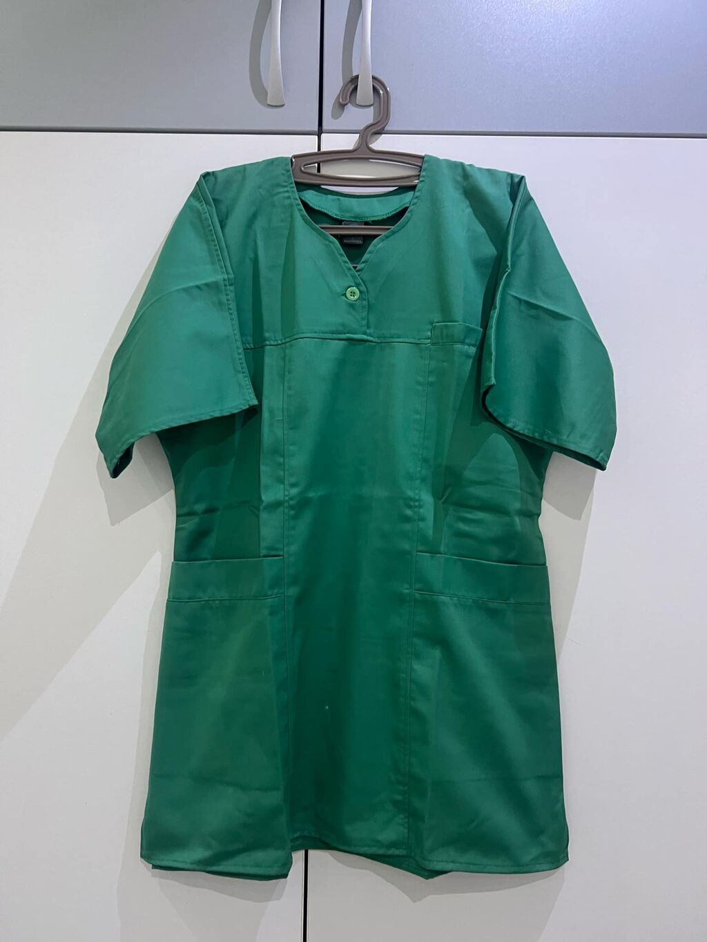 Nove medicinske uniforme(profi stil). Kompleti 4000 Bluze 2000