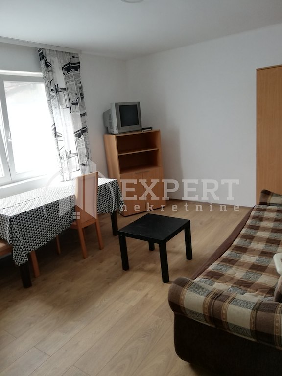 Jednosoban stan, 40 m2, Centar, Prvomajska ID: i-012685