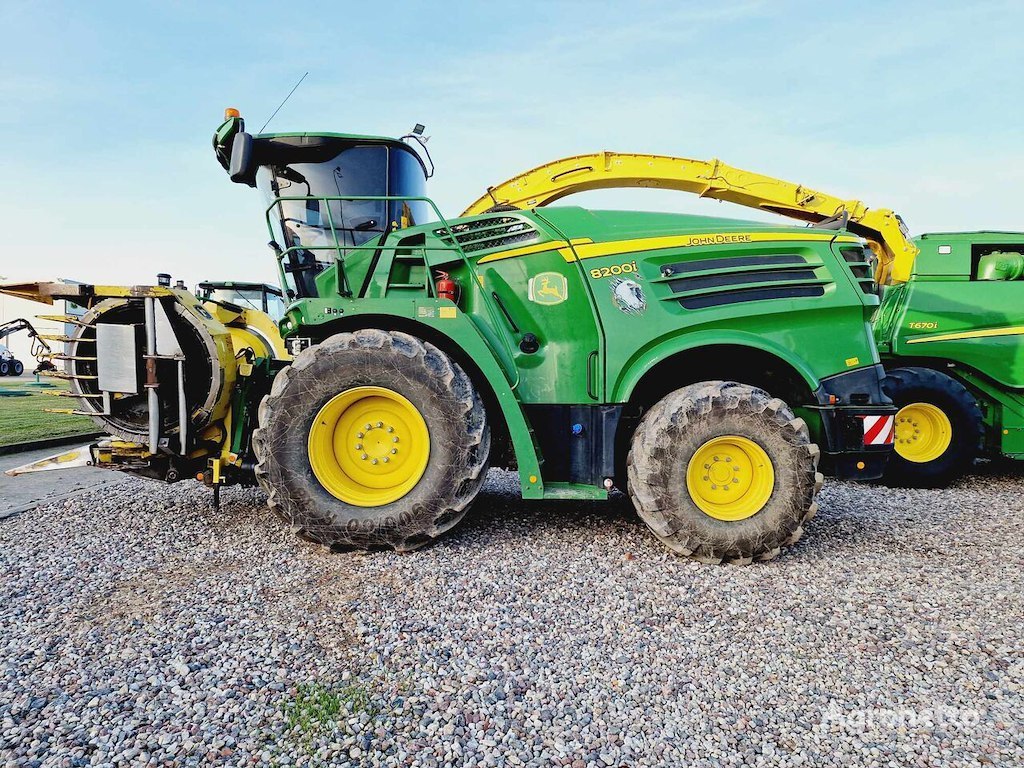 John Deere 8200 krmni kombajn