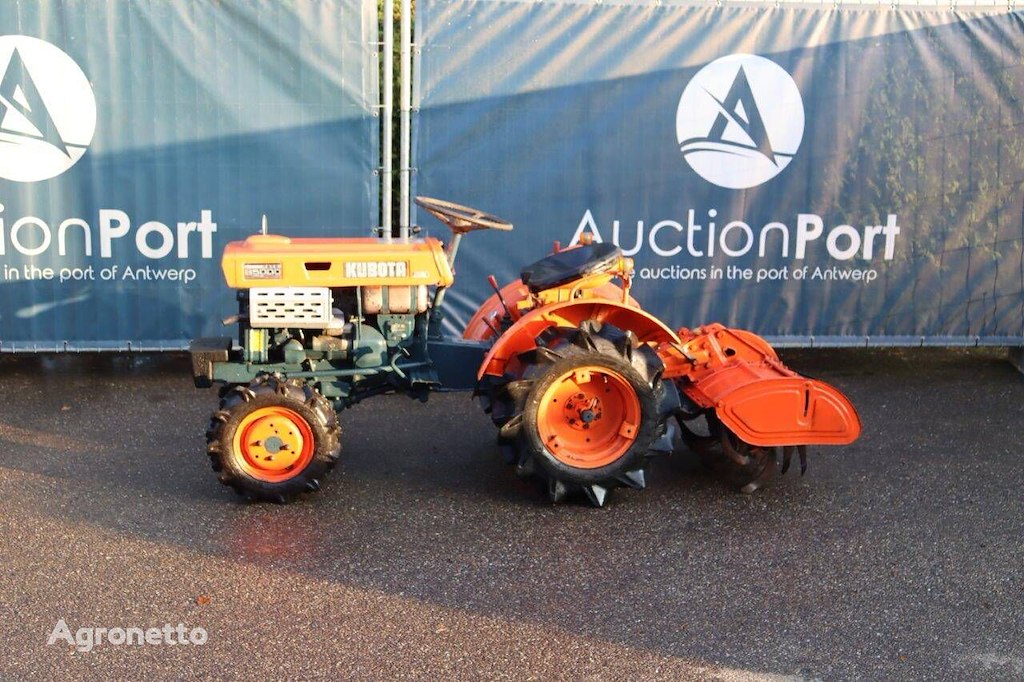 Prodaje se Kubota B5000 traktor točkaš na aukciji