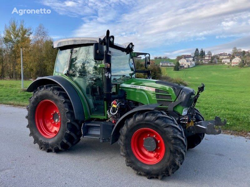 Fendt 207 VARIO traktor točkaš