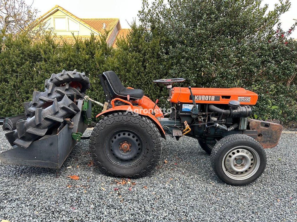 Prodaje se Kubota B7000 4X4 mini traktor na aukciji