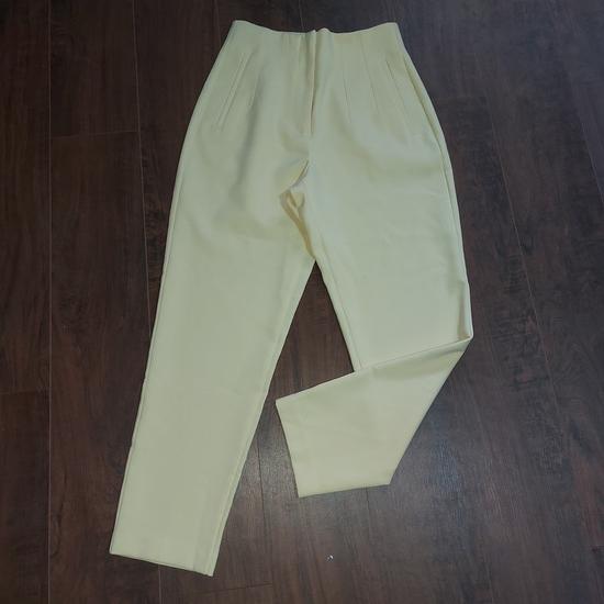 Zara svetlo zute pantalone,nove S