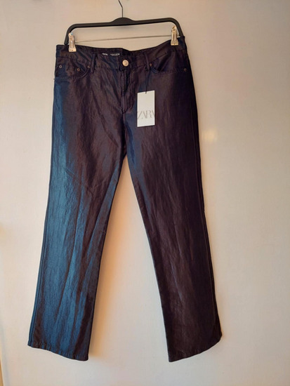 Nove Zara pantalone satenskog izgleda