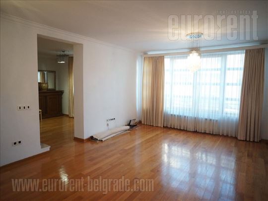 ID#3223, Izdavanje, Kuća, Golf, 317 m2 + 2,0 a