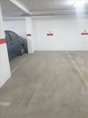 Parking mesto u zgradi Petrovaradin HITNO!