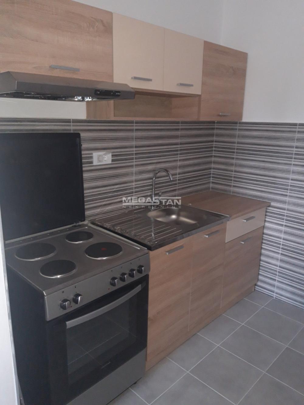 Ledine, Vila Mara, renovirano 450 €