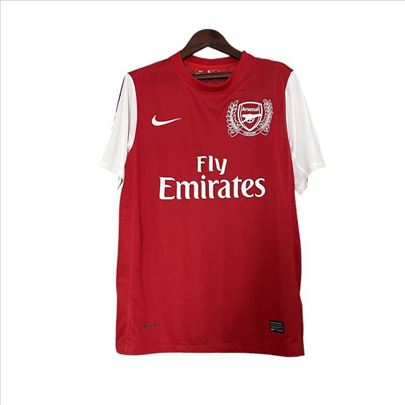 Arsenal 2011/2012 domaći dres