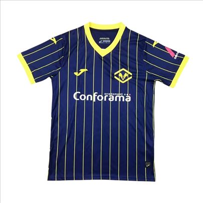 Hellas Verona 2024/2025 domaći dres