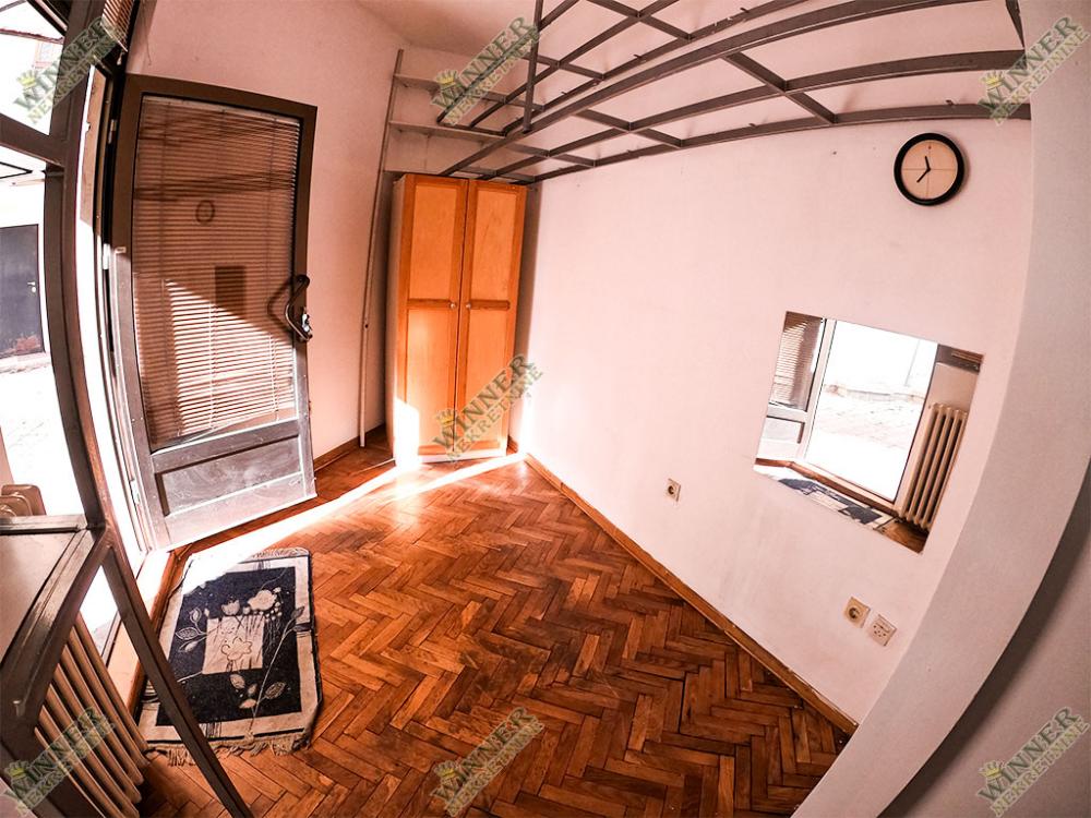 Izdaje se poslovni prostor Stari Grad Centar ID#1350 350 €