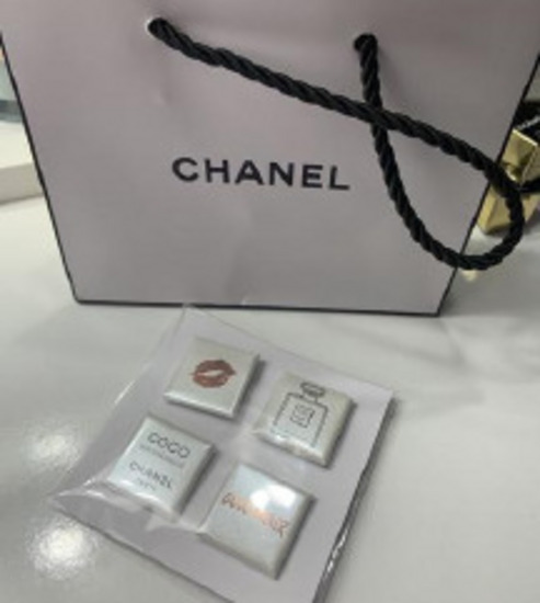 Chanel brosevi,original