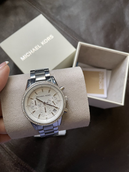 Michael Kors sat akcijaaaa duplo jeftinije