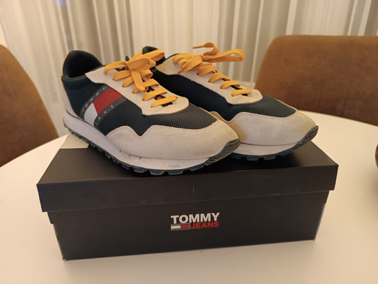 Tommy Hilfiger 44 danas 3500