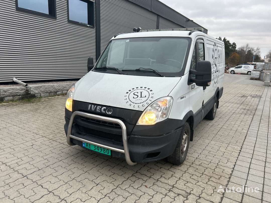 Prodaje se IVECO DAILY minibus furgon na aukciji