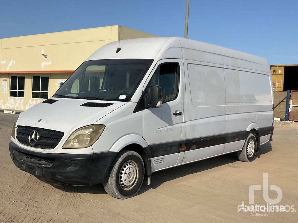 Prodaje se Mercedes-Benz SPRINTER 311 CD 4x2 minibus furgon na aukciji