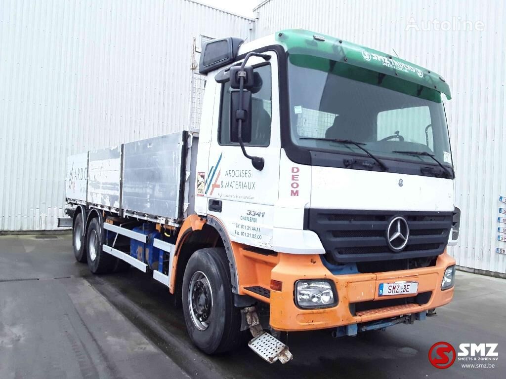 Mercedes-Benz Actros 3341 3 pedales lames steel kamion s ravnom platformom