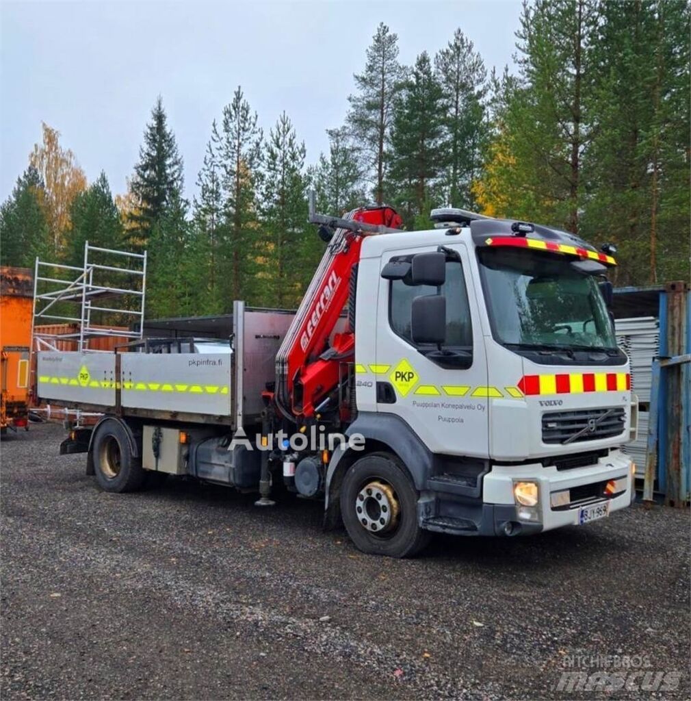 Volvo FL240 kamion s ravnom platformom