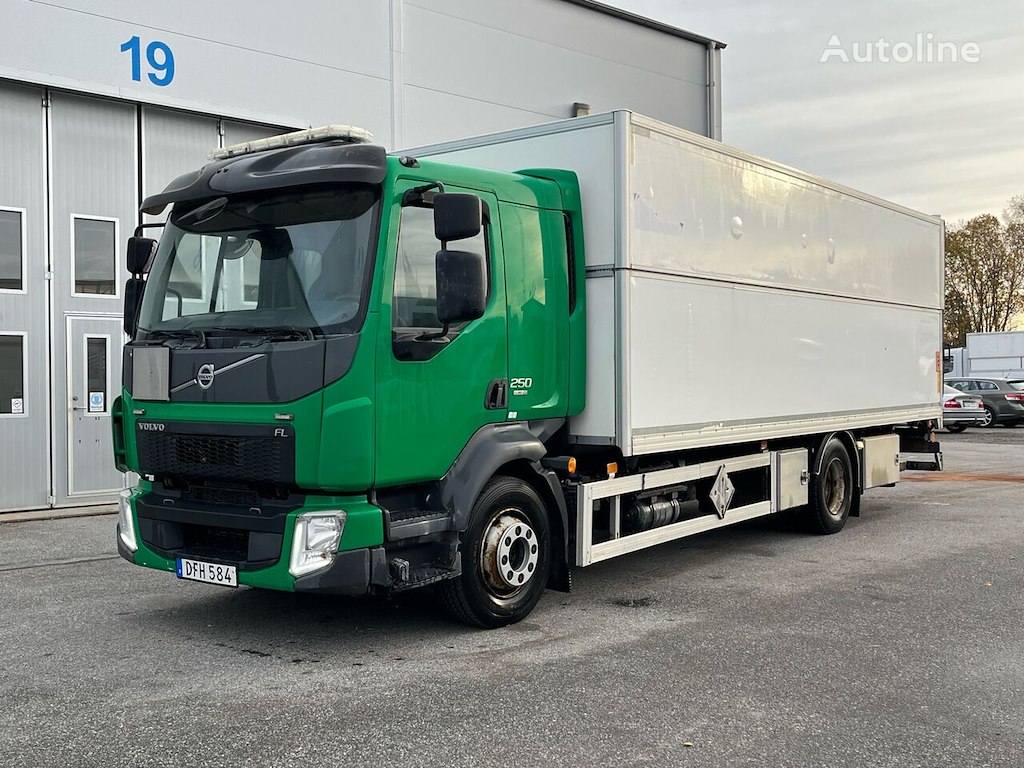 Prodaje se Volvo FL 250 4x2 -2014| Höj/sänk skåp | Euro6 | PLS-Skåp kamion furgon na aukciji