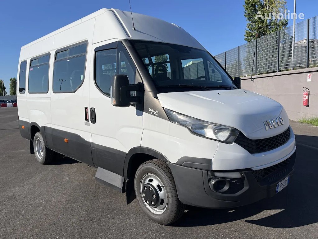 Prodaje se IVECO Daily putnički minibus na aukciji