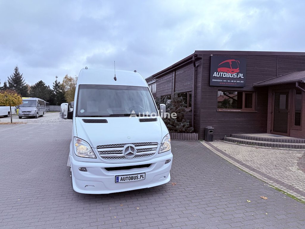 Mercedes-Benz putnički minibus