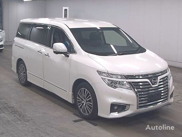 Nissan ELGRAND minivan