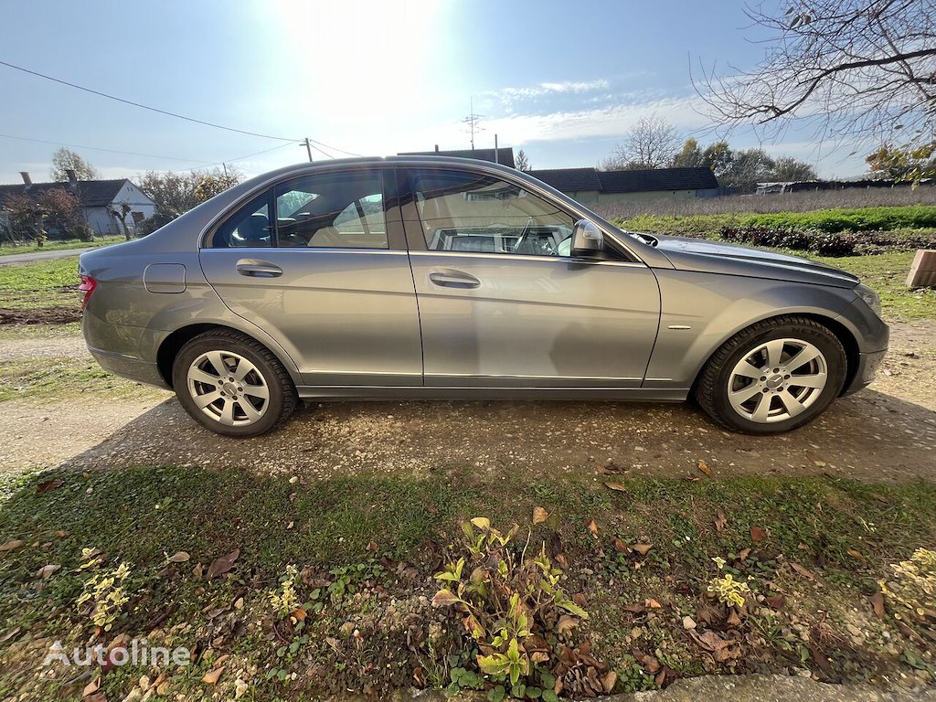 Mercedes-Benz C220 sedan