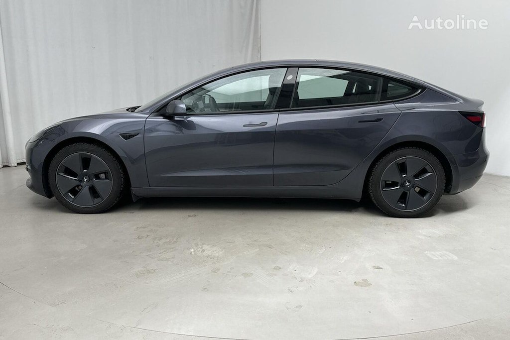 Prodaje se Tesla Model 3 sedan na aukciji