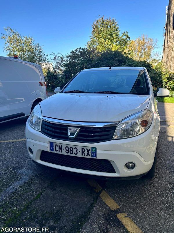 Prodaje se Dacia SANDERO hečbek na aukciji