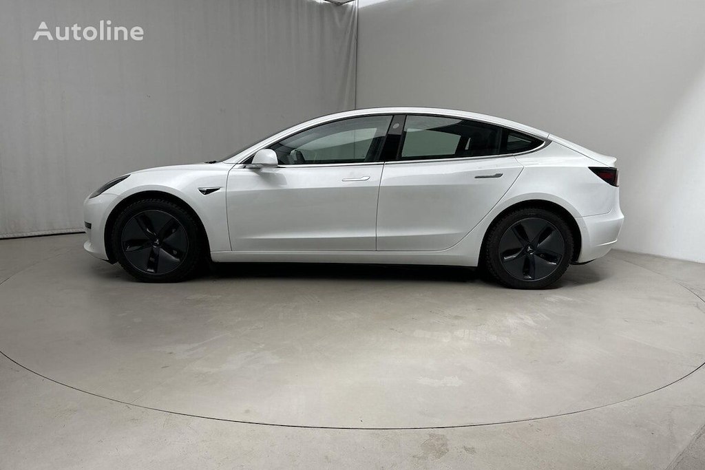 Prodaje se Tesla Model 3 sedan na aukciji