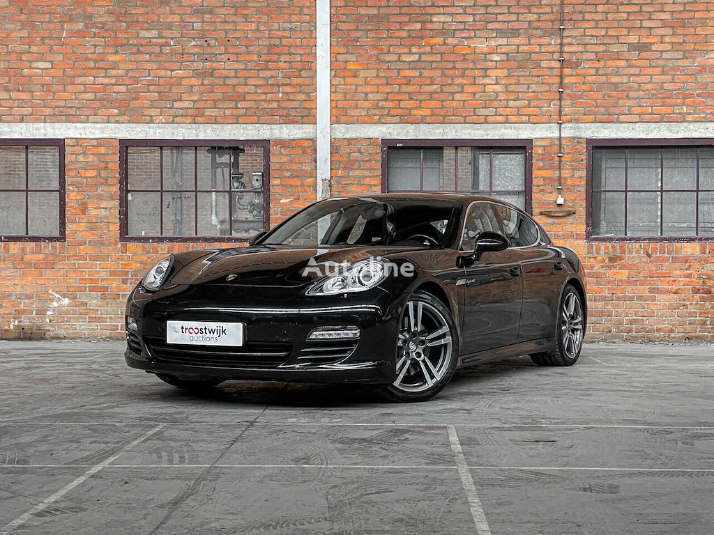 Prodaje se Porsche Panamera hečbek na aukciji