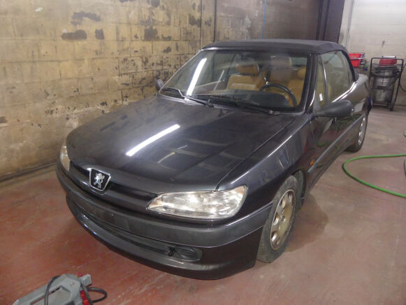 Prodaje se Peugeot 306 kabriolet na aukciji