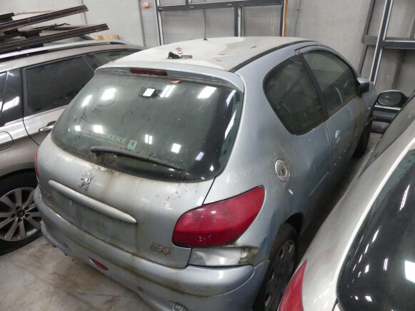 Prodaje se Peugeot 206 hečbek na aukciji