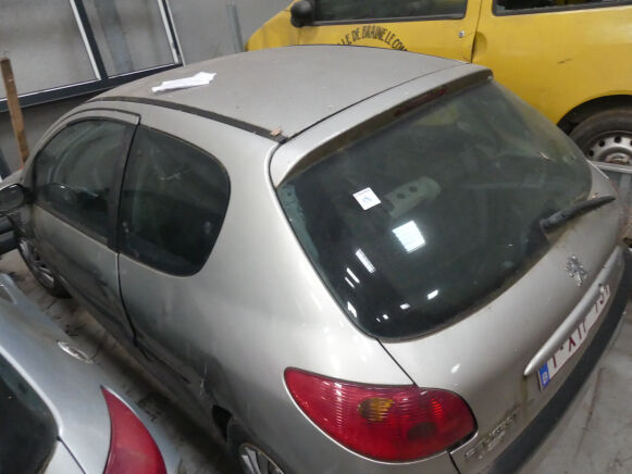 Prodaje se Peugeot 206 hečbek na aukciji